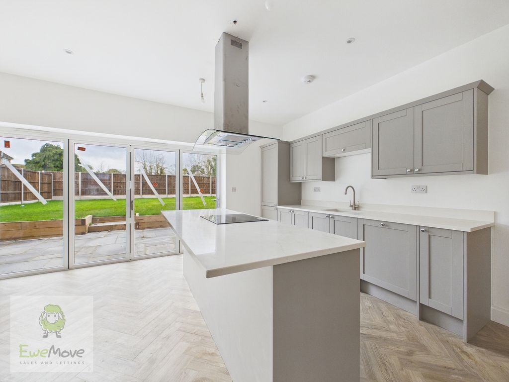 White Horse House, The Street, Upper Stoke, Rochester ME3, 5 bed ...