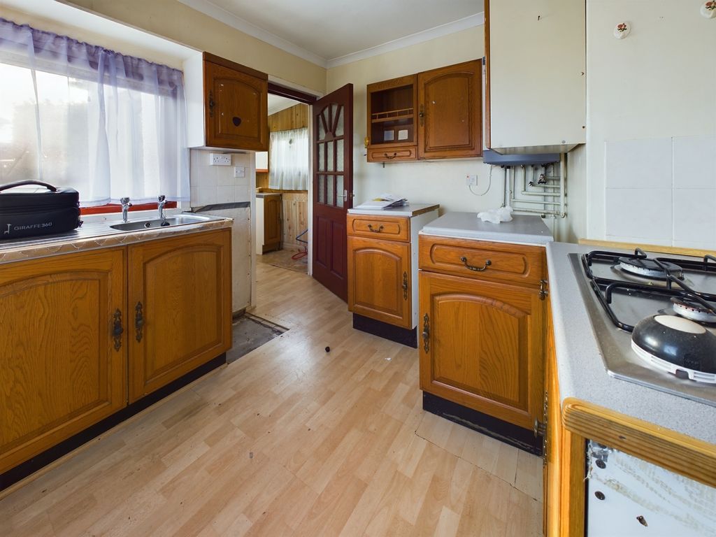 Obsdale Road, Alness IV17, 3 bed detached bungalow for sale, £79,000 ...