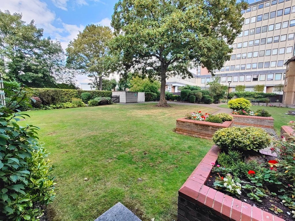 Springfield Road, Chelmsford CM2, 2 bed flat for sale, £150,000 ...