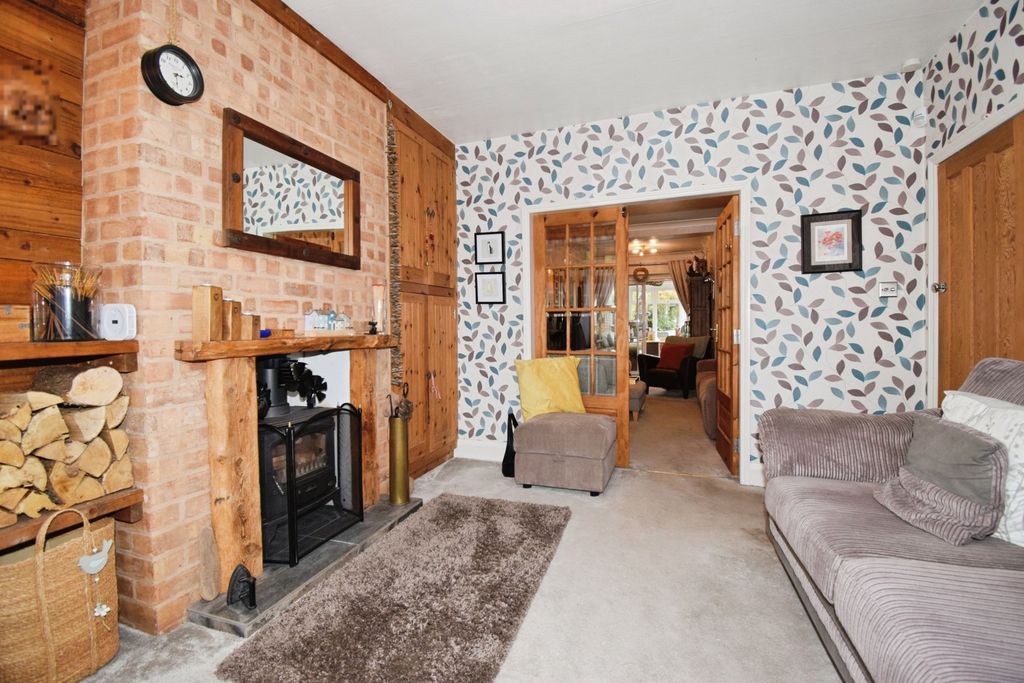 Birchtree Avenue, Birstall, Leicester, Leicestershire LE4, 3 bed semi ...