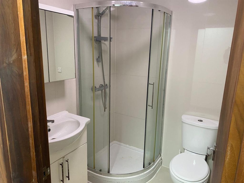 4 High Street, Slough SL1, Studio to rent, £1,000 pcm | PrimeLocation