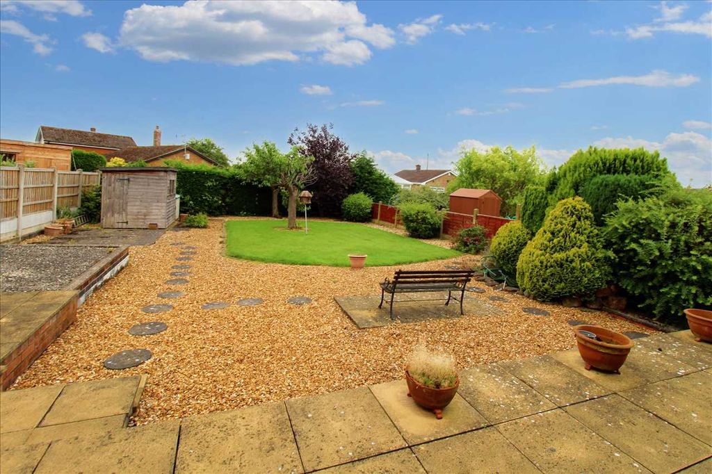 Violet Avenue, Newthorpe, Nottingham NG16, 2 bed bungalow to rent, £ ...