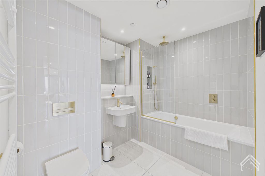 The Eades, Selborne Road London E17, 1 bed flat to rent, £2,370 pcm ...