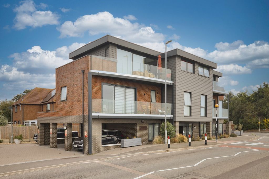 Sandwich Road, Cliffsend, Kent CT12, 2 bed flat for sale, £350,000 ...