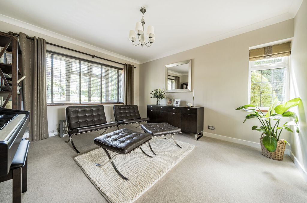 Guildford, Surrey GU1, 4 bed detached house for sale, £1,300,000 ...