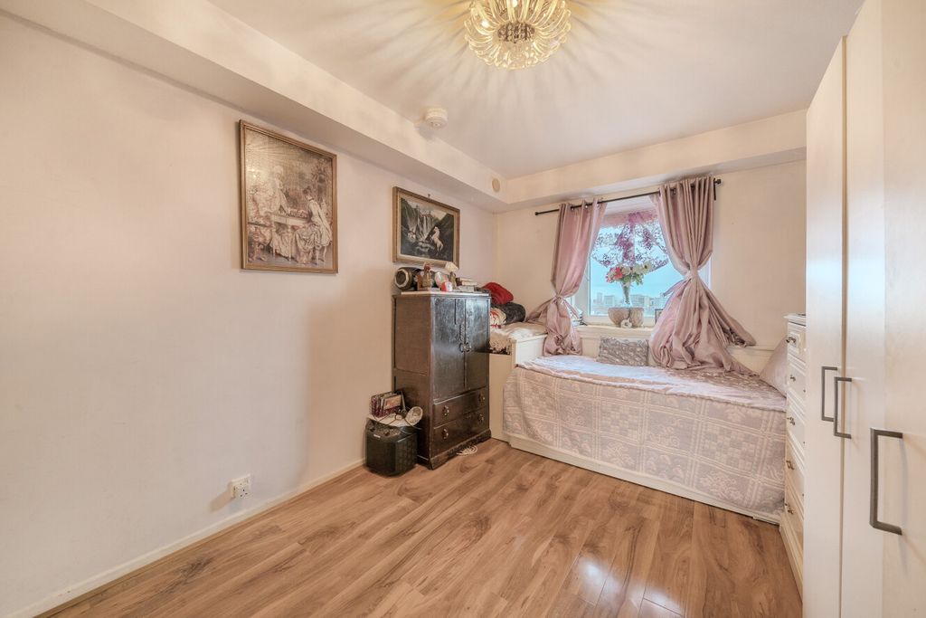 Hazelwood Tower, Golborne Gardens, London W10, 2 bed flat for sale, £ ...