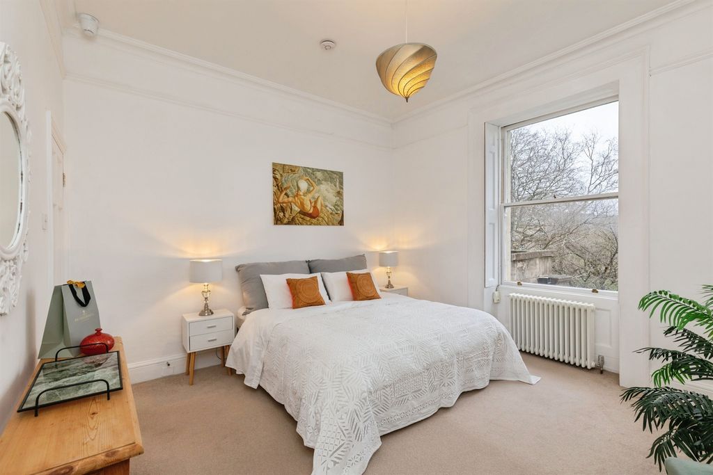Queens Parade, Bath BA1, 1 bed flat for sale, £400,000 | PrimeLocation