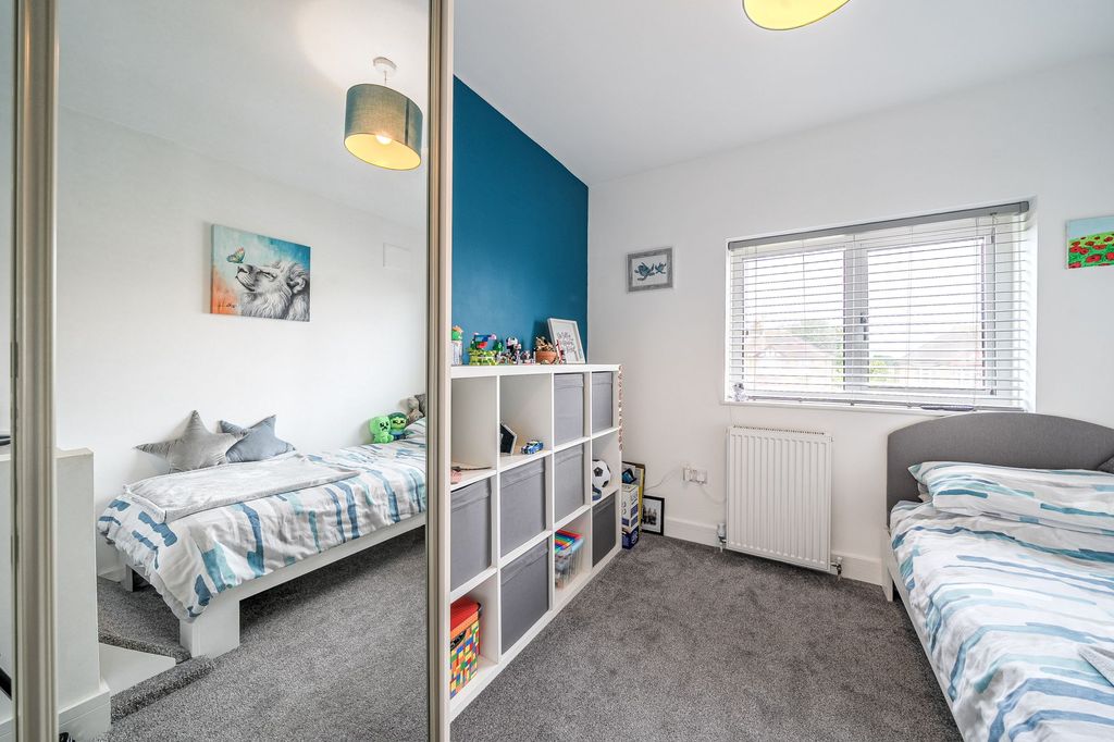 Brompton Farm Road, Strood, Rochester, Kent. ME2, 3 bed detached house ...
