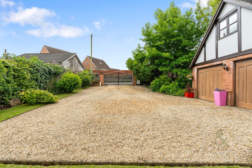Mill Lane, Castleton, Cardiff CF3, 4 bed detached house for sale, £ ...