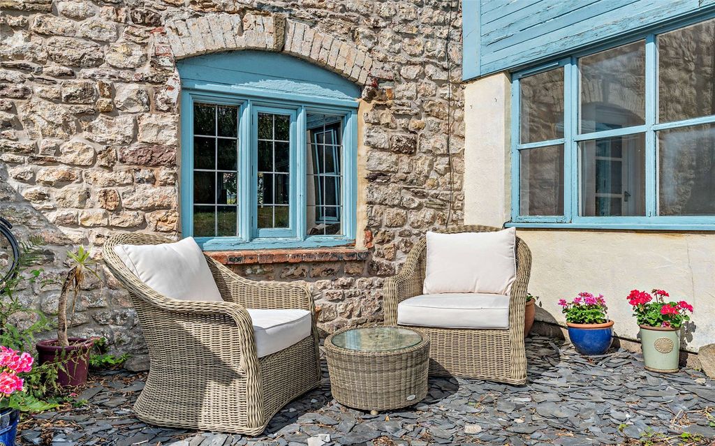 Little Mill, Pontypool, Monmouthshire NP4, 5 bed equestrian for sale, £ ...