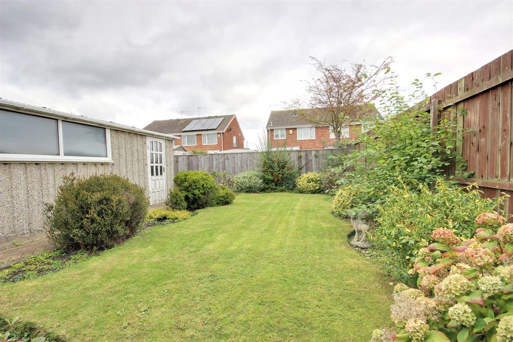 Scarrington Crescent, Hull HU4, 2 bed semi-detached bungalow for sale ...