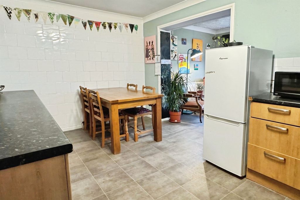 Oldbarn Close, Calmore, Southampton SO40, 3 bed semi-detached house for ...