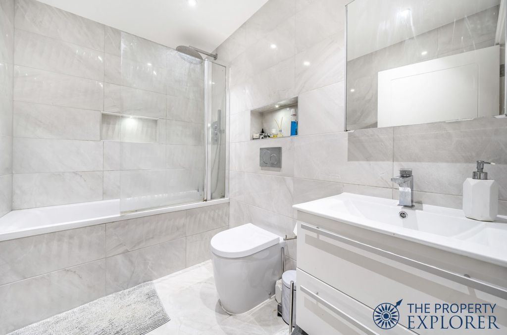 Lime Tree Way, Hampshire Int Business Park RG24, 1 bed flat for sale, £ ...