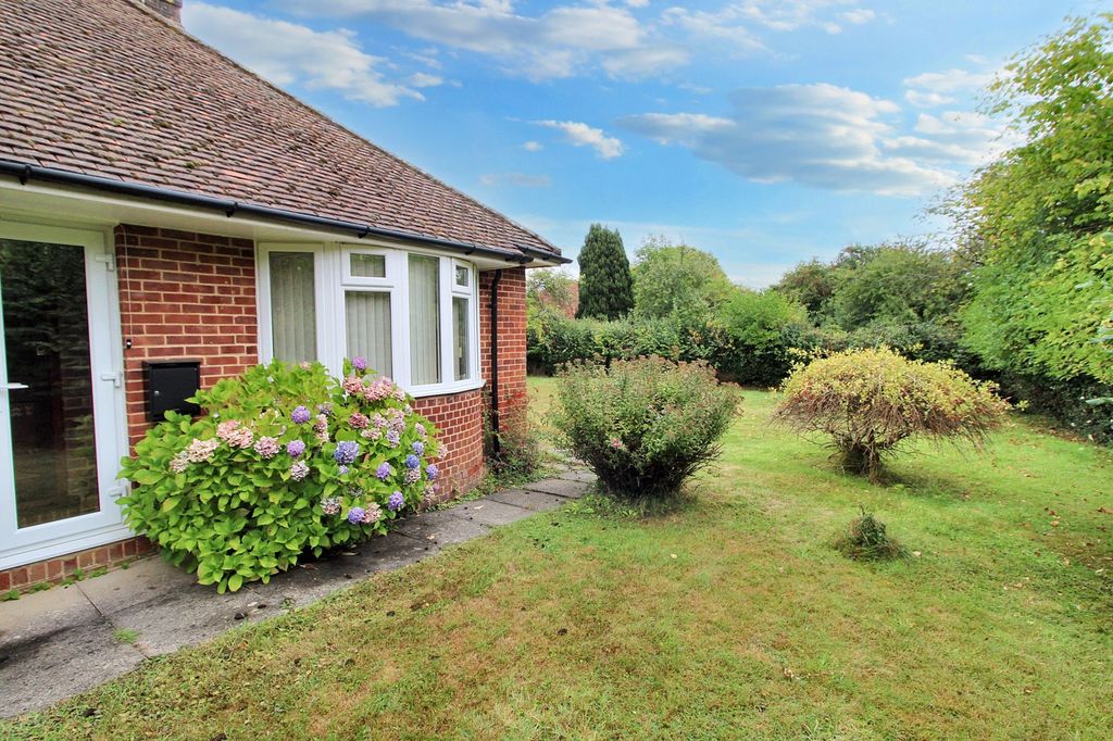 Primrose Hill, Widmer End HP15, 3 bed detached bungalow for sale, £ ...