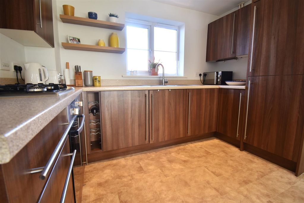 Inkerman Close, Horfield BS7, 2 bed flat for sale, £260,000 | PrimeLocation