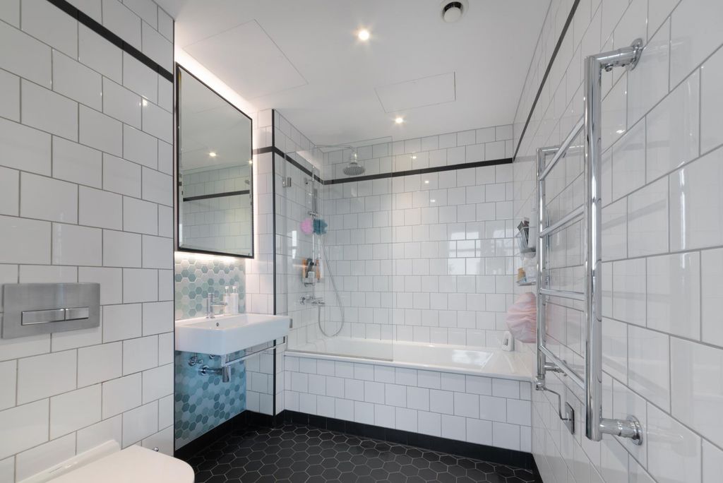 Bridgewater House, 96 Lookout Lane E14, 1 bed flat for sale, £460,000 ...