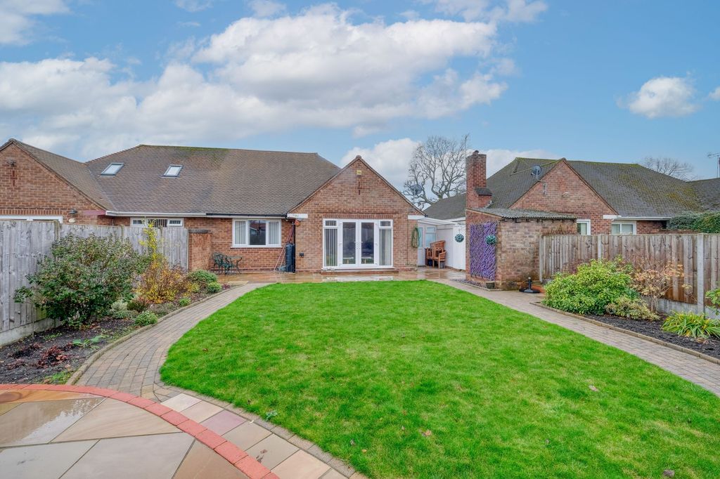 Oberon Drive, Shirley B90, 2 bed semi-detached bungalow for sale, £ ...