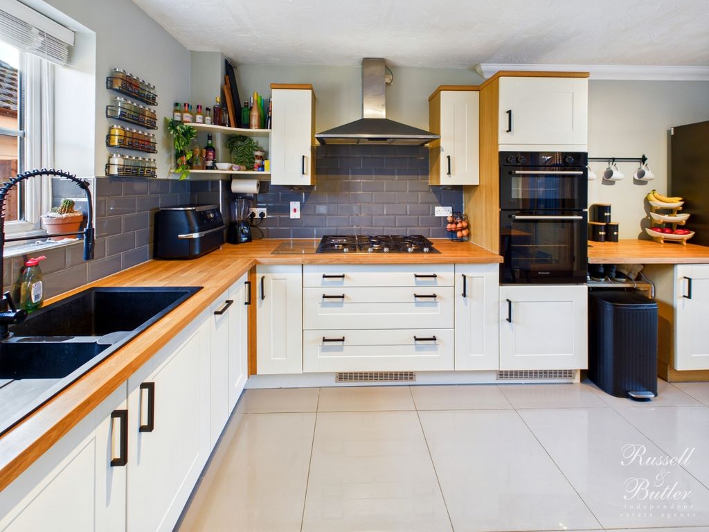 Sandy Road, Calvert, Buckingham, Buckinghamshire MK18, 3 bed detached ...