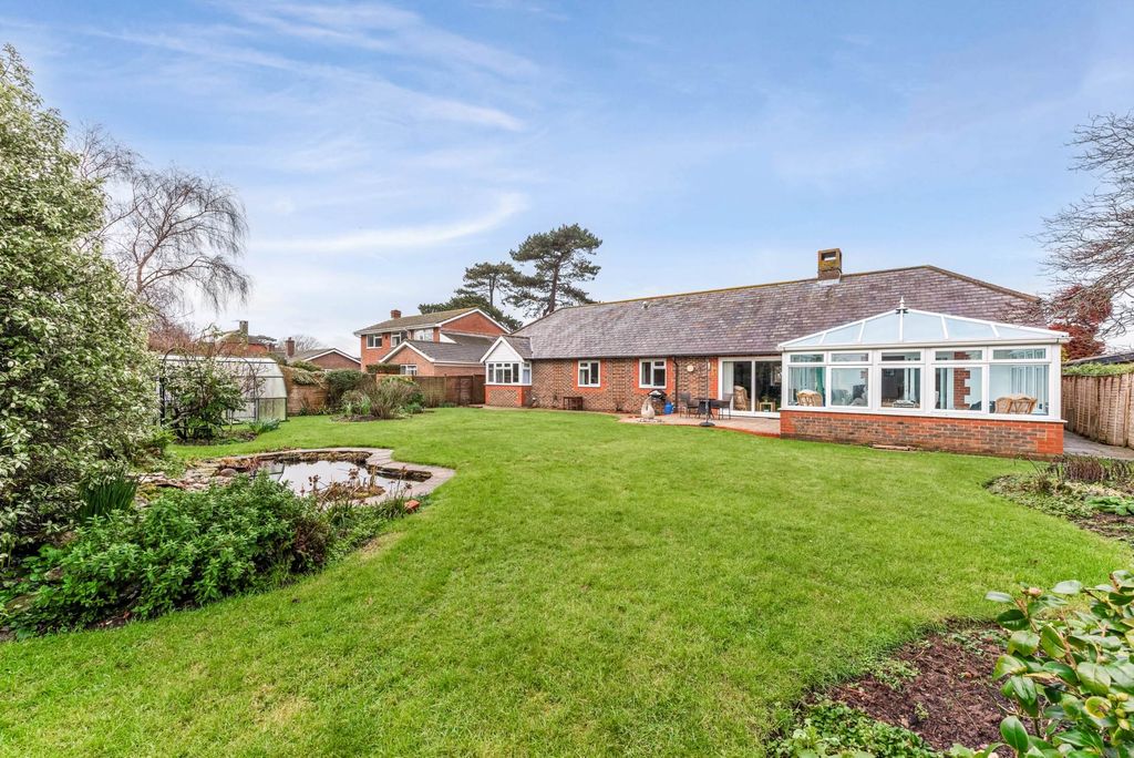 Earnley Manor Close, Earnley, West Sussex PO20, 4 bed detached bungalow ...