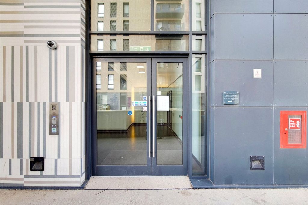 Grand Regent Tower, 2 Cadmium Square, Bethnal Green, London E2, 2 bed ...