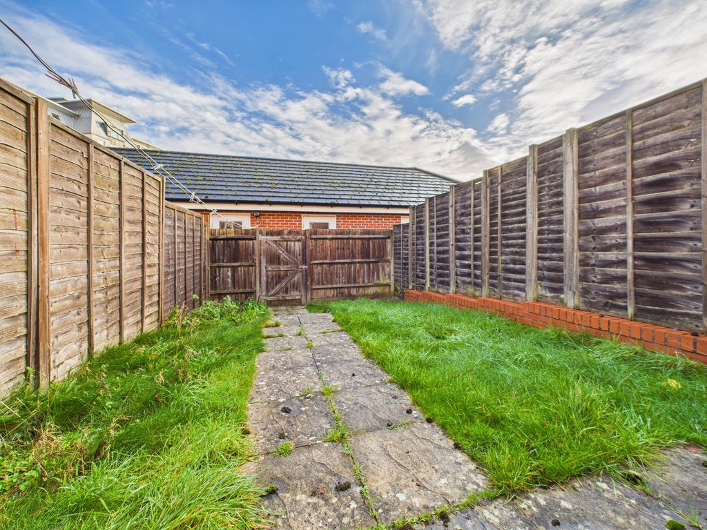 Sinclair Drive, Brookvale, Basingstoke RG21, 3 bed terraced house to ...