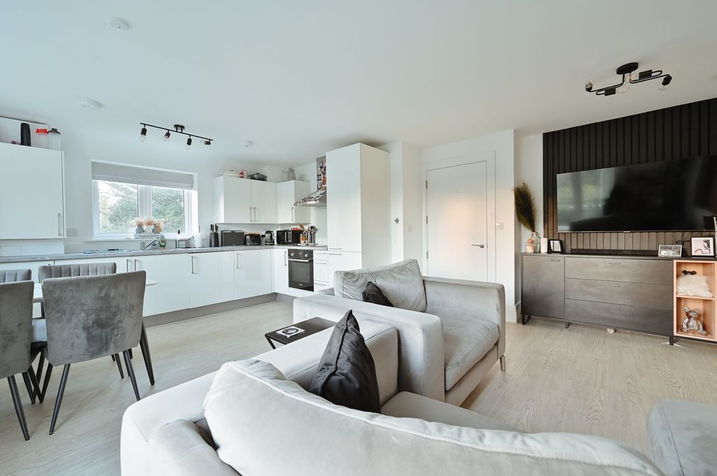 Marjoribanks Close, Bushey WD23, 2 bed flat for sale, £124,500 ...