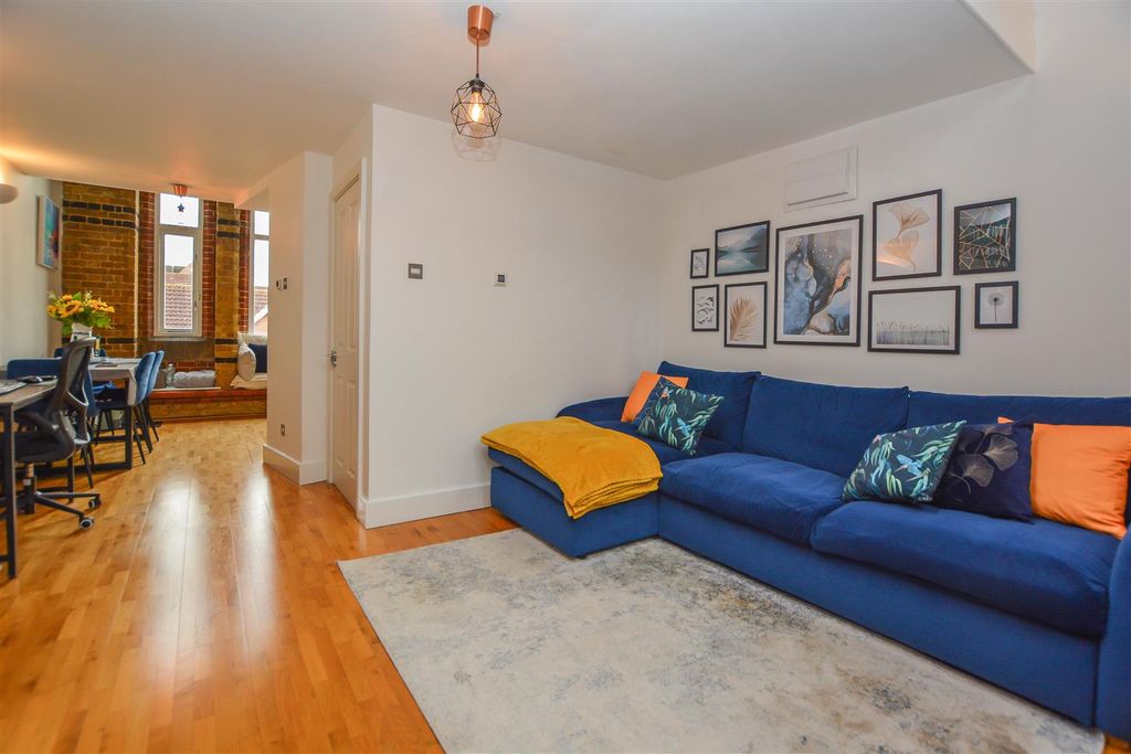 Pastoral Way, Warley, Brentwood CM14, 1 bed flat for sale, £325,000 ...