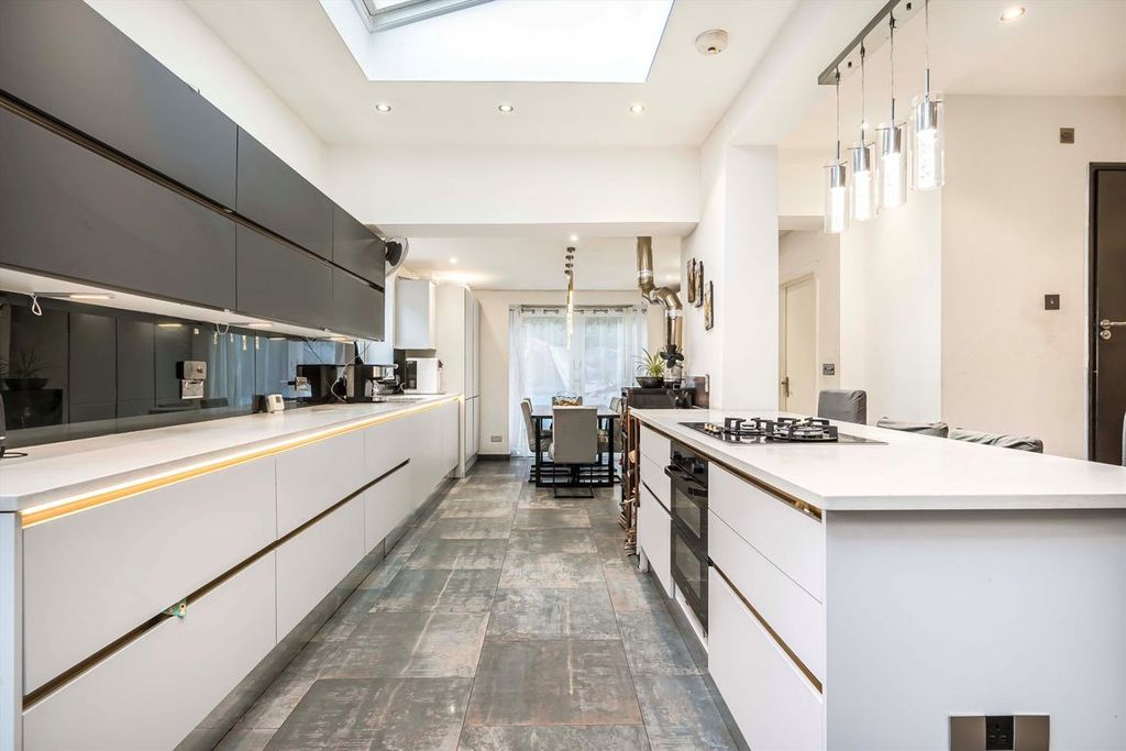 Lynton Close, Isleworth TW7, 6 bed semi-detached house for sale, £ ...