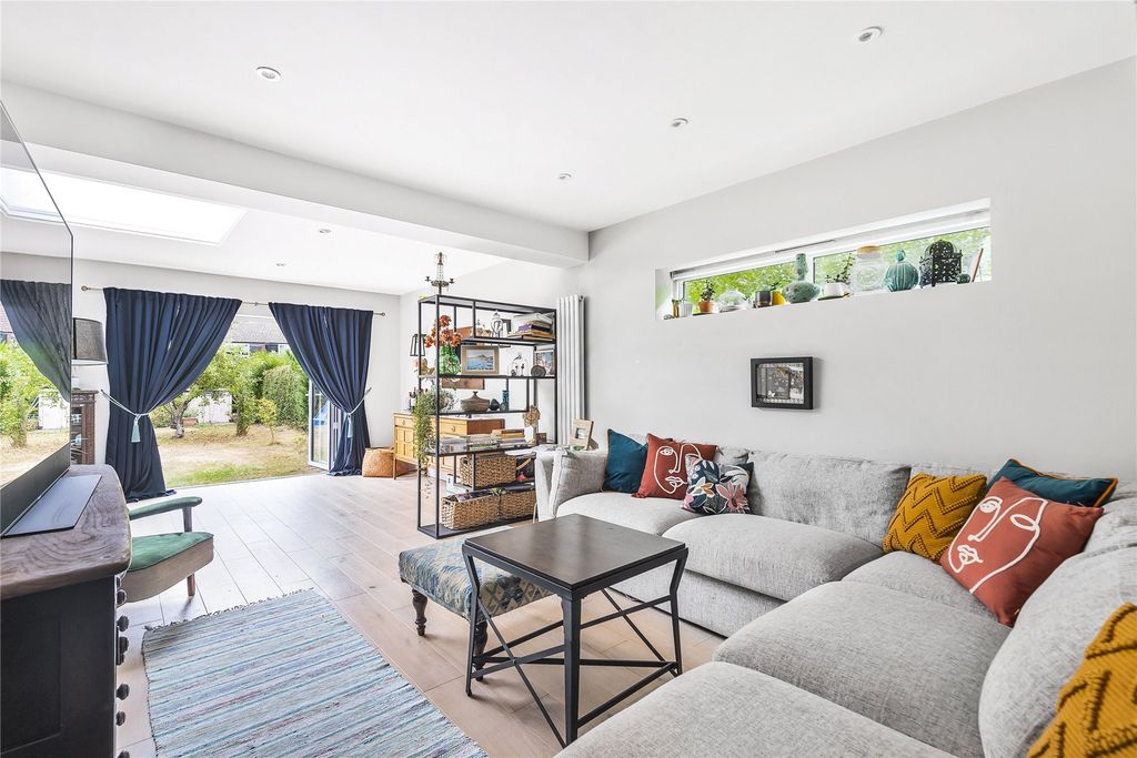 Knaphill, Surrey GU21, 3 bed bungalow for sale, £650,000 | PrimeLocation