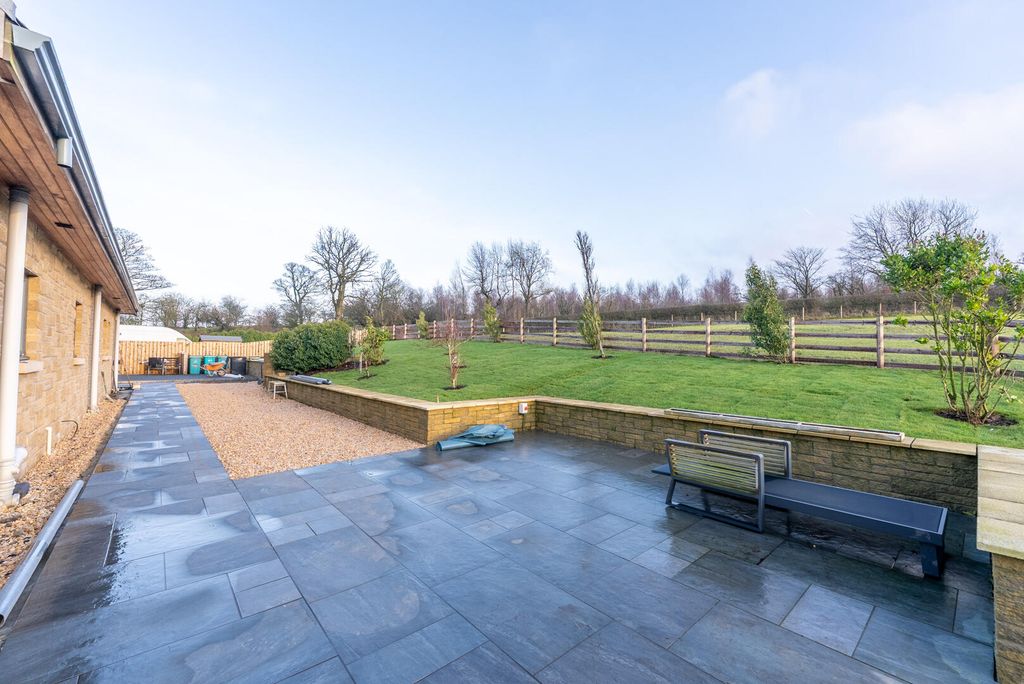 Limekilns, Millcroft Road, Cumbernauld G67, New home, 5 bed detached ...