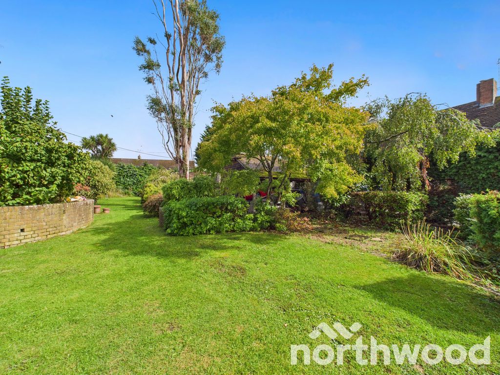 Lambden Road, Pluckley TN27, 4 bed chalet for sale, £625,000 ...