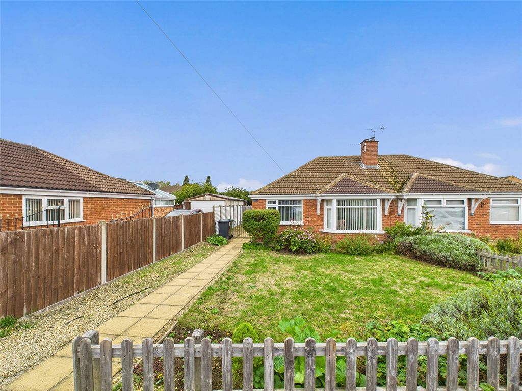 Flower Way, Longlevens, Gloucester, Gloucestershire GL2, 2 bed bungalow ...