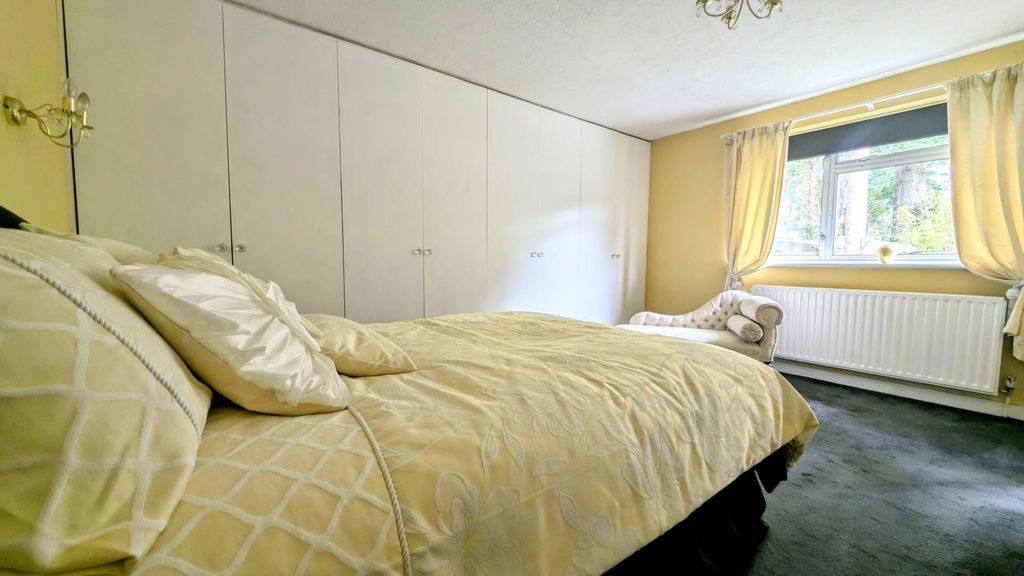 Wellington Avenue, Whitehill, Hampshire GU35, 3 bed detached bungalow ...