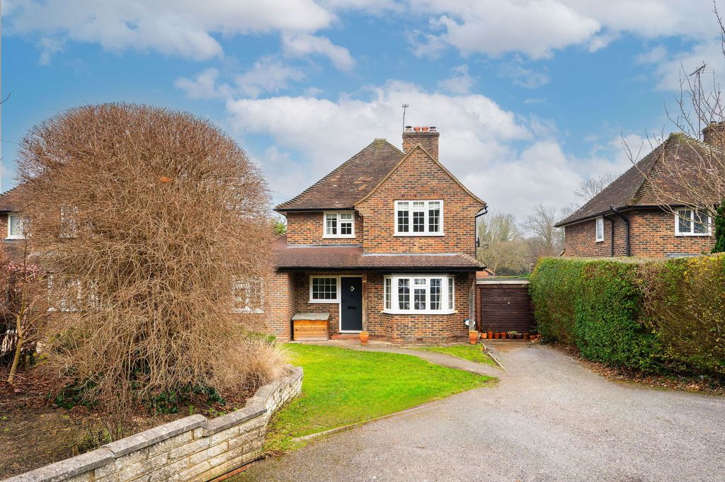 Elmer Cottages, Fetcham KT22, 4 bed detached house for sale, £775,000 ...