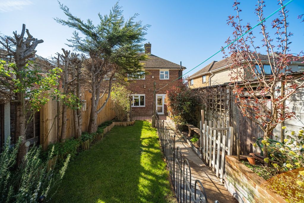 Tennyson Walk, Northfleet, Gravesend DA11, 3 bed semi-detached house ...