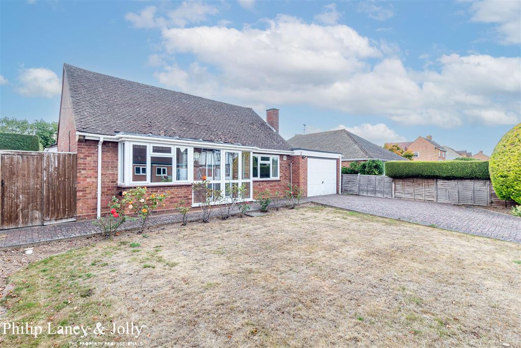 Church Lane, Lower Broadheath, Worcester WR2, 2 bed detached bungalow ...