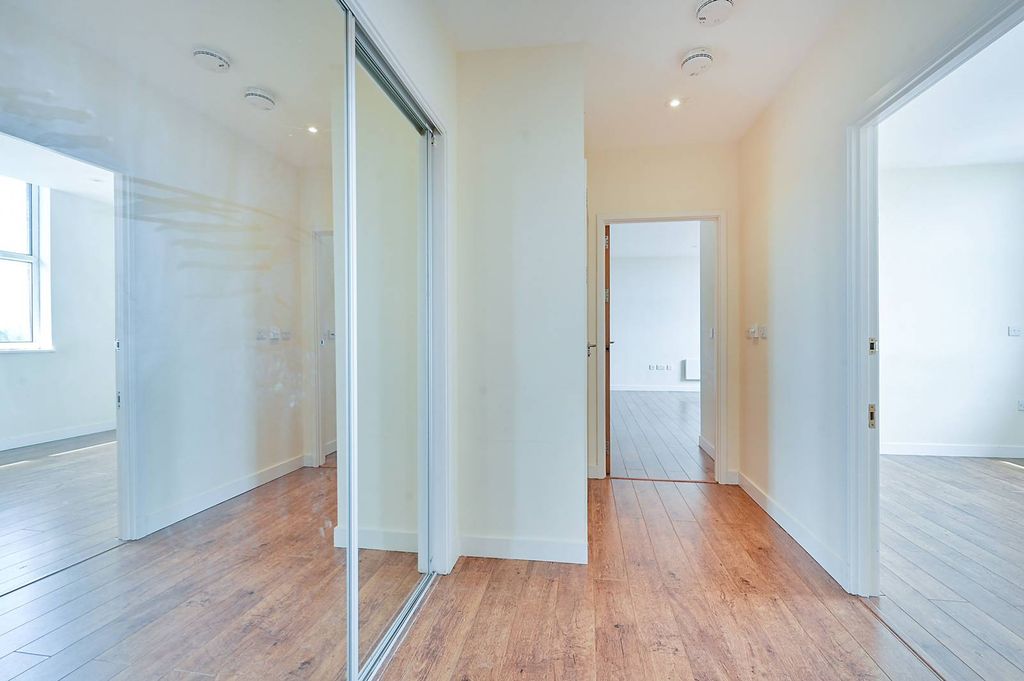 Bromyard House, Acton, London W3, 2 bed flat for sale, £375,000 ...