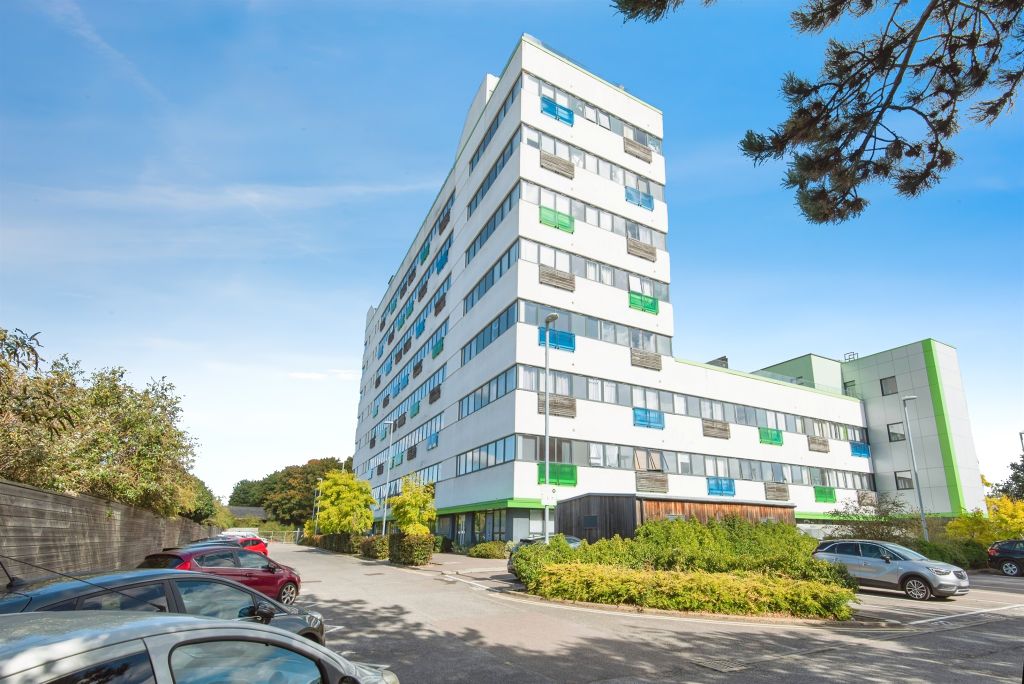 Kings Road, Stevenage SG1, 2 bed flat for sale, £235,000 | PrimeLocation
