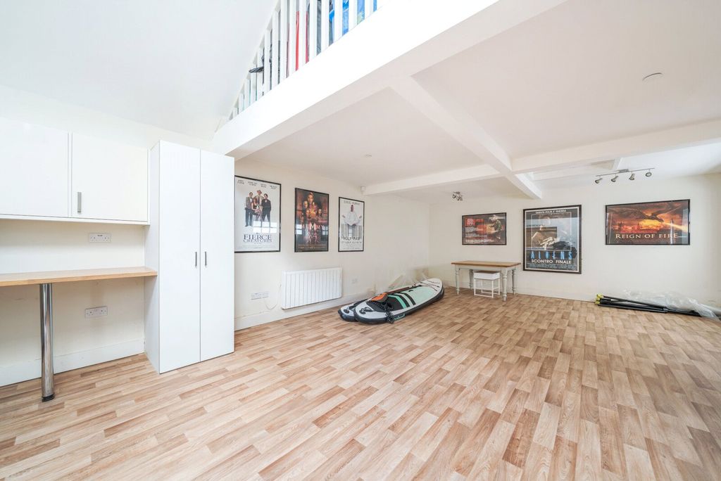 Hamm Court, Weybridge KT13, 4 bed detached house for sale, £1,900,000 ...