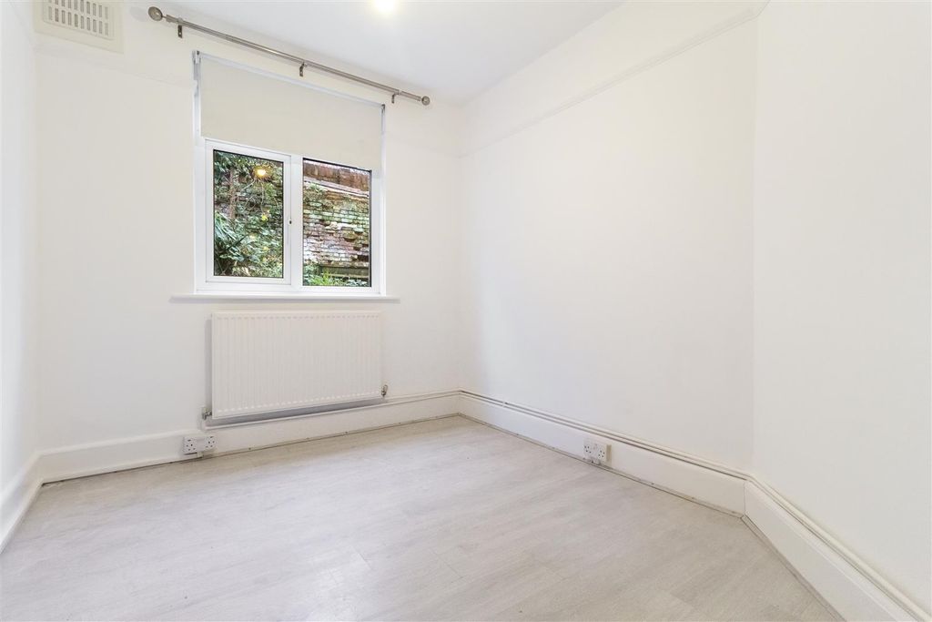 Stanmer Park Road, Brighton BN1, 2 bed flat for sale, £240,000 ...