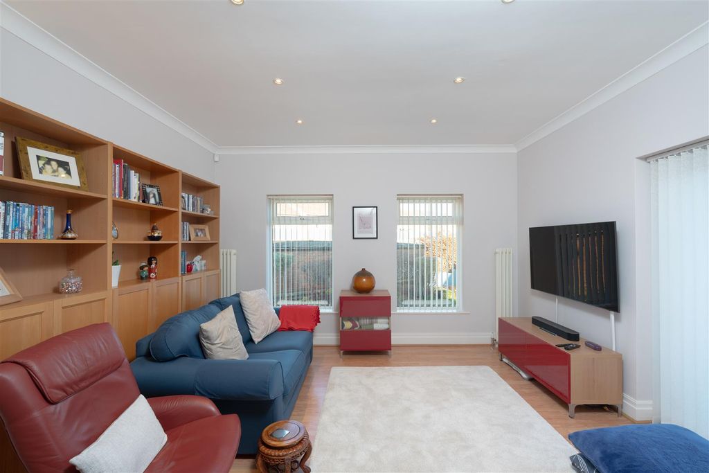 Southfield Drive, Moortown LS17, 5 bed detached house for sale, £ ...