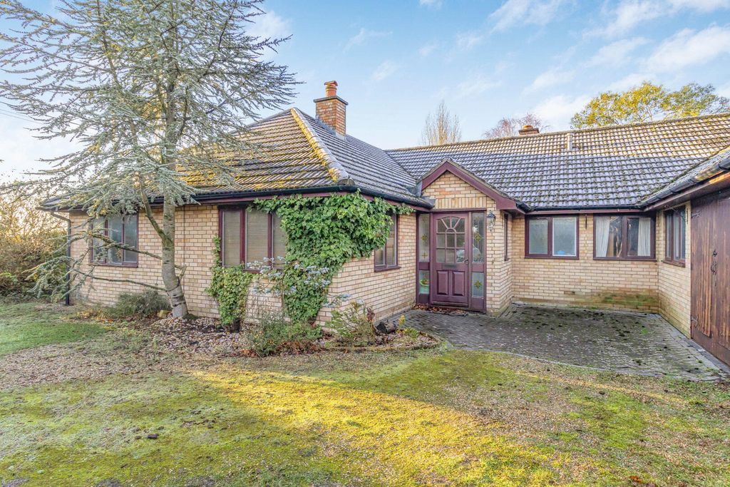 Giffords Lane, Wickhambrook CB8, 4 bed detached bungalow for sale, £ ...