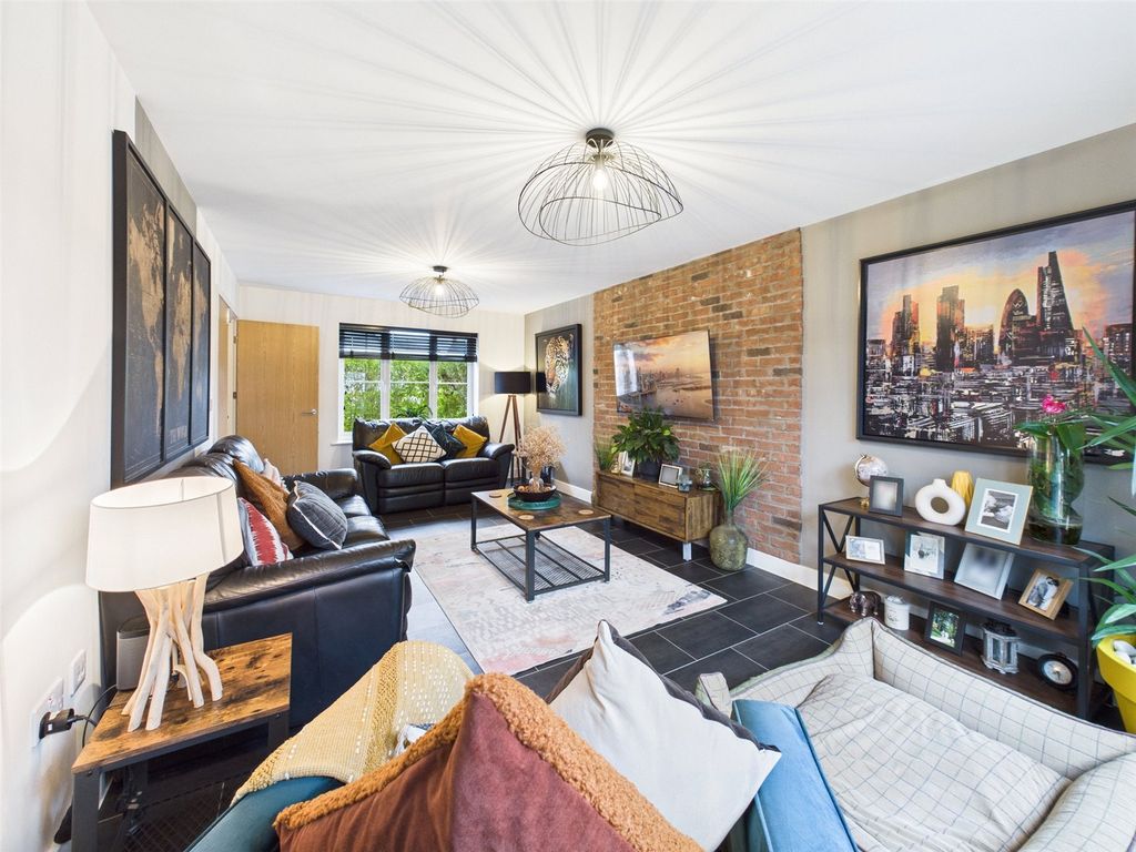 Greenfinch Close, Hardwicke, Gloucester, Gloucestershire GL2, 4 bed ...