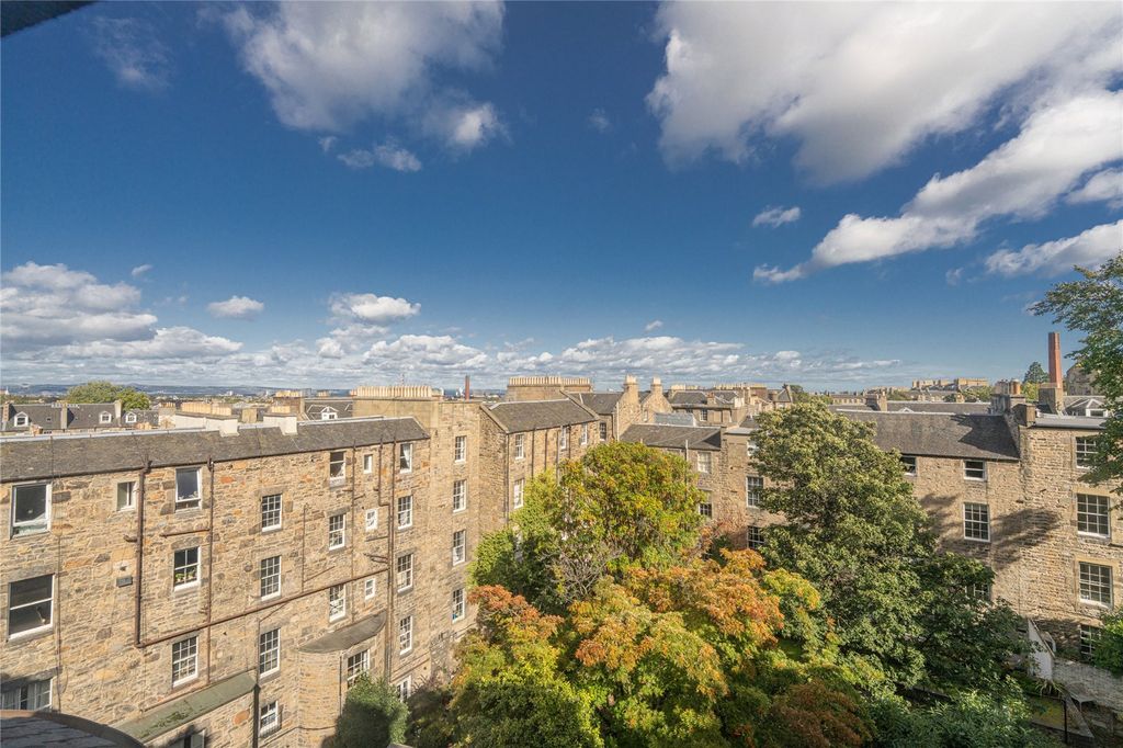 Broughton Street, Edinburgh EH1, 2 bed flat for sale, £310,000 ...