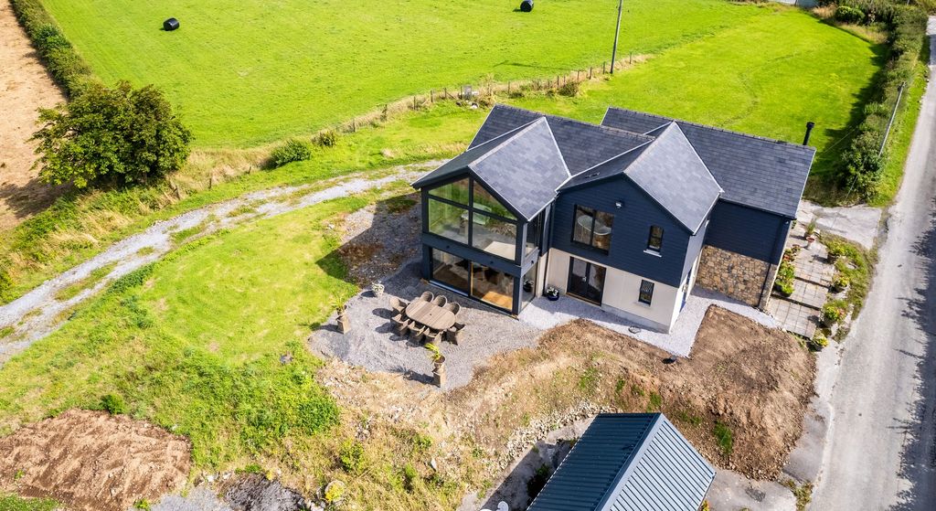 Efail Y Banc, Rhydargaeau Road, Carmarthen SA32, 4 bed detached house ...
