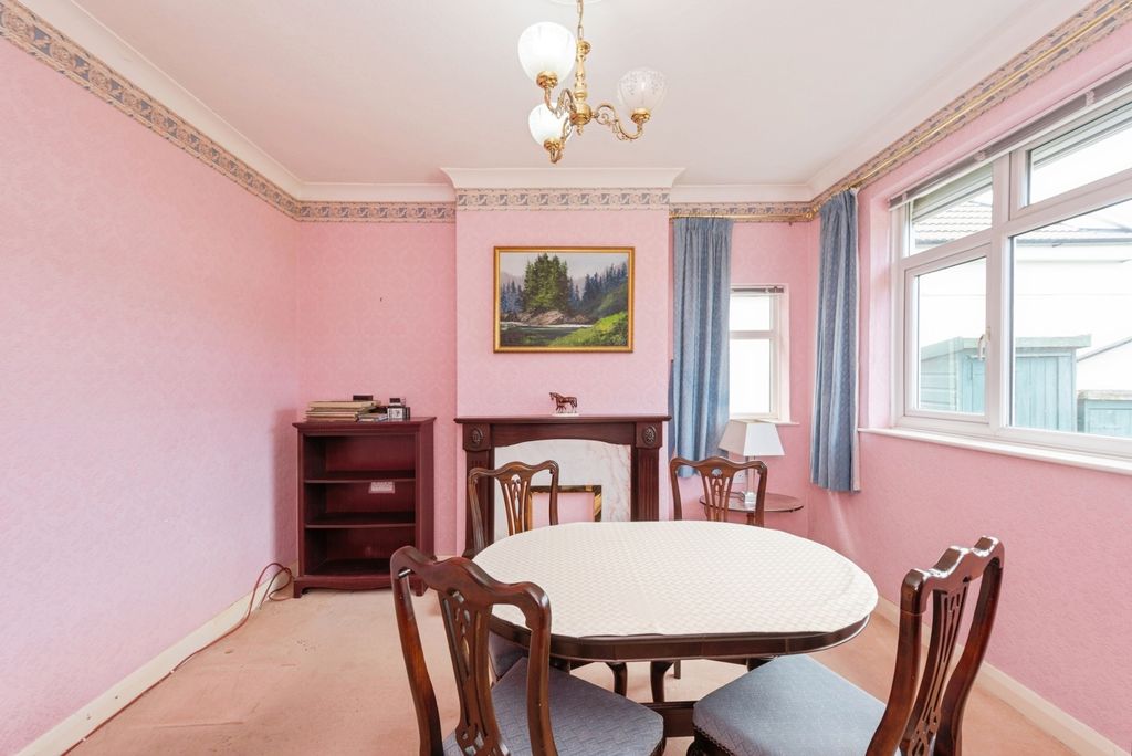 The Warren, Worcester Park, Surrey KT4, 2 bed bungalow for sale, £ ...