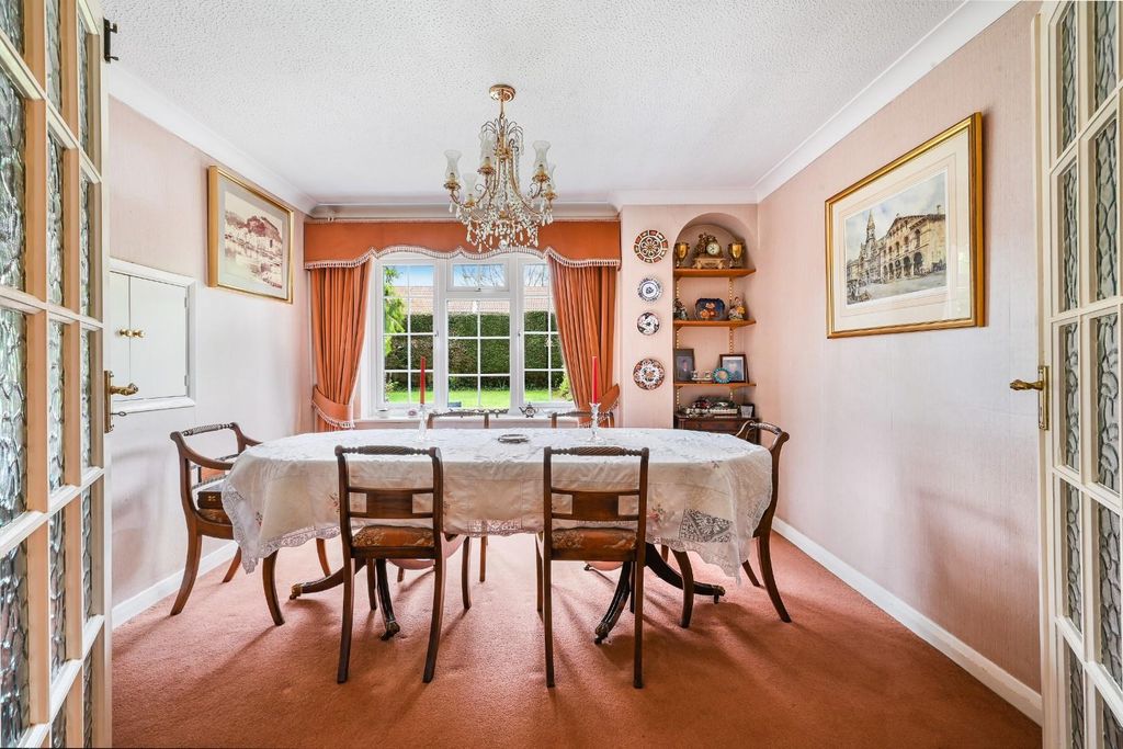 Barn Close, Banstead SM7, 4 bed detached house for sale, £850,000 ...