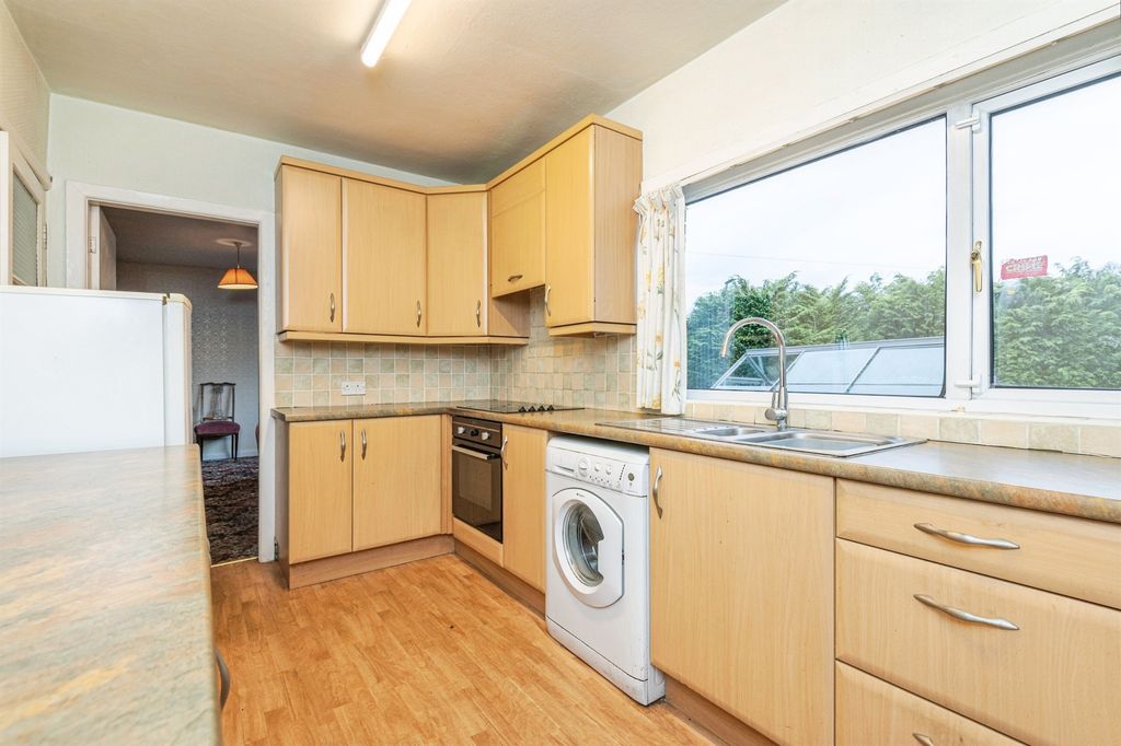 Birch Road, Huddersfield HD4, 3 bed detached bungalow for sale, £ ...