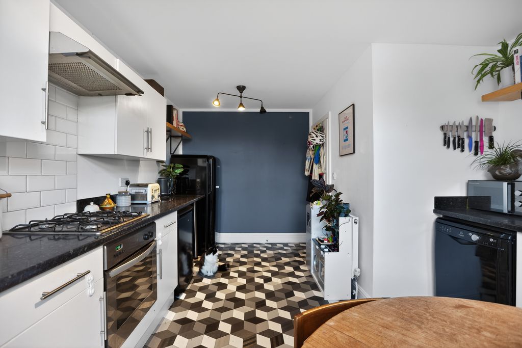 Ingatestone Road, London SE25, 2 bed maisonette for sale, £400,000 ...