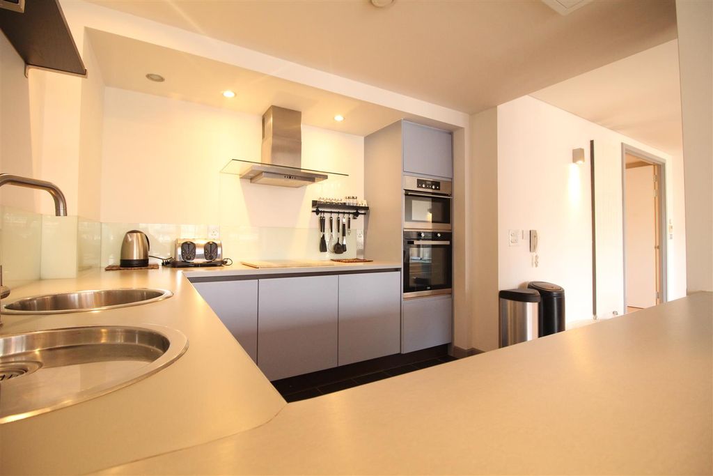 Leftbank, Spinningfields, Manchester M3, 2 bed flat for sale, £425,000 ...